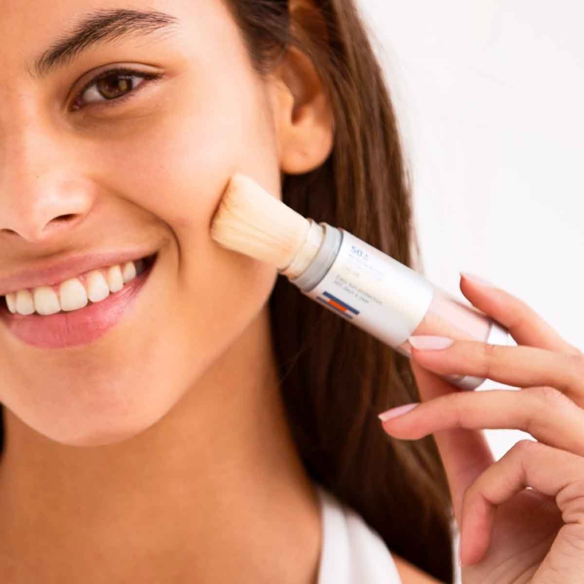 Protetor Solar Facial Isdin SunBrush Mineral FPS 50 com 4g | Droga Raia